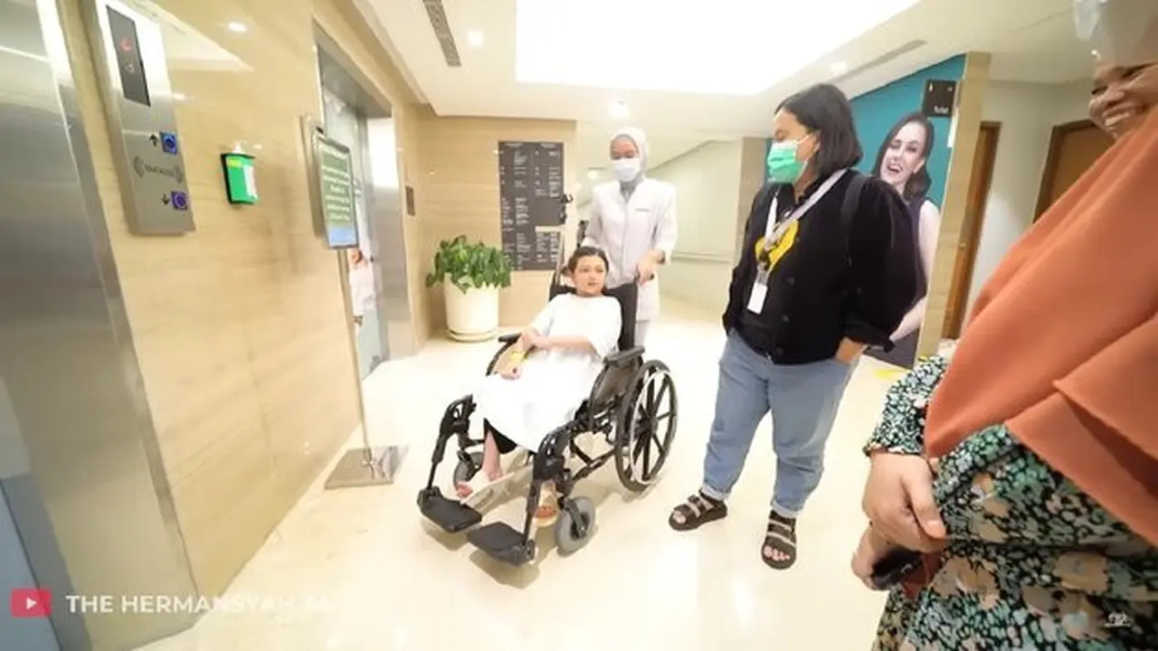 6 Potret Arsy Hermansyah Setelah Jatuh dari Ketinggian 2 Meter ...