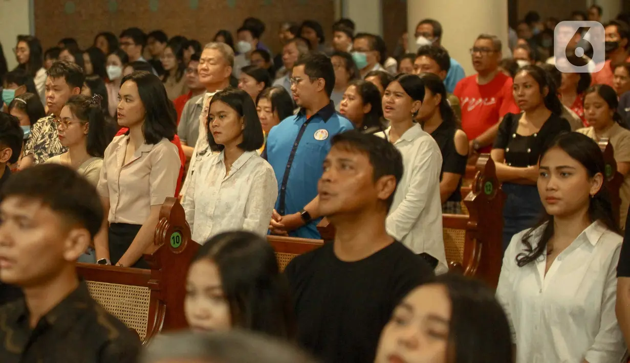 Khidmat Misa Kenaikan Yesus Kristus di Gereja Katedral Jakarta - Foto Liputan6.com
