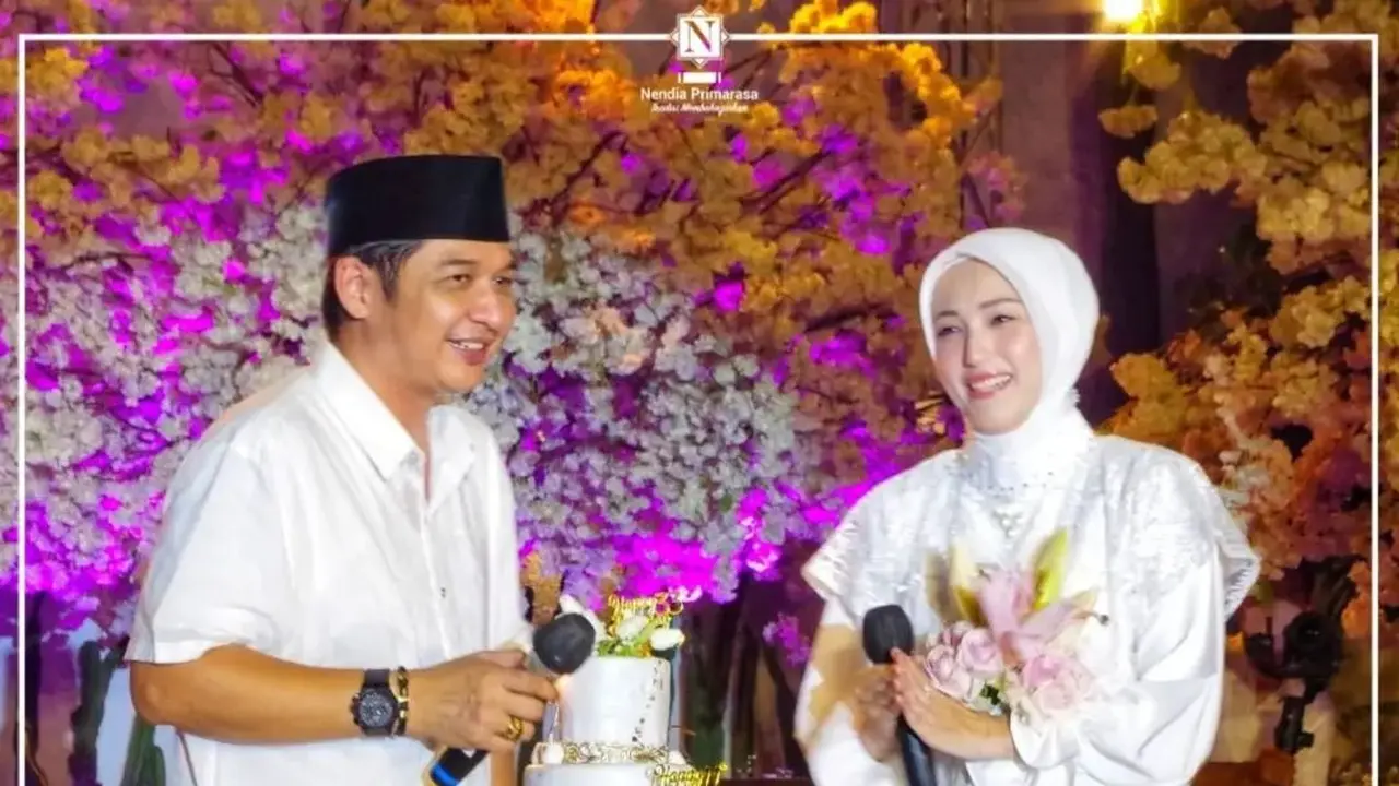 7 Potret Anniversary ke-11 Pernikahan Pasha Ungu dan Adelia, Dekorasinya Jadi Sorotan - Hot ...