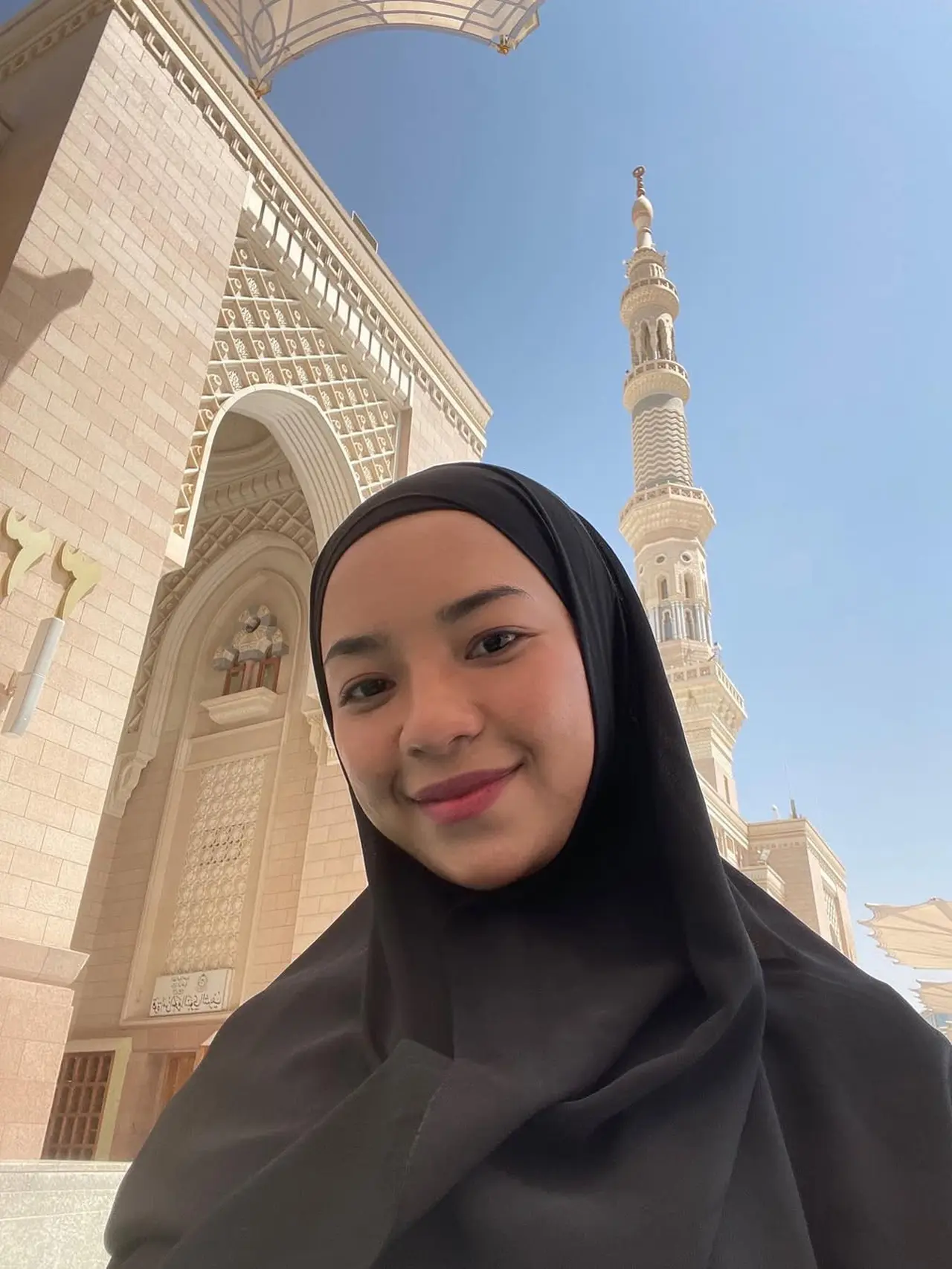 Waode Gandeng Andi Rianto Rekam Lagu Religi Demi Masa, Hit Lawas Ivo Nilakreshna Dari Tahun 1982 ...