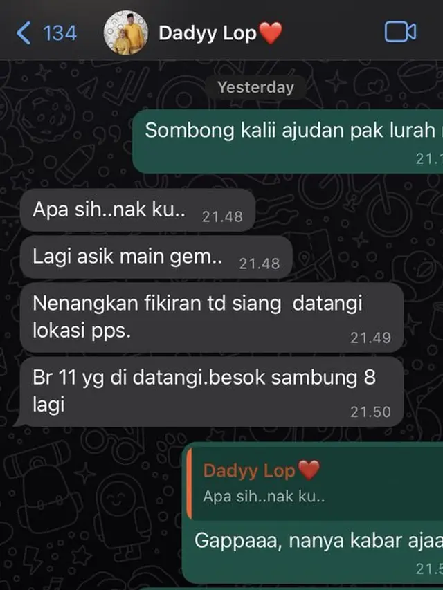 8 Chat Ayah dengan Anak Ini Random Banget, Bikin Senyum Tipis - Hot Liputan6.com