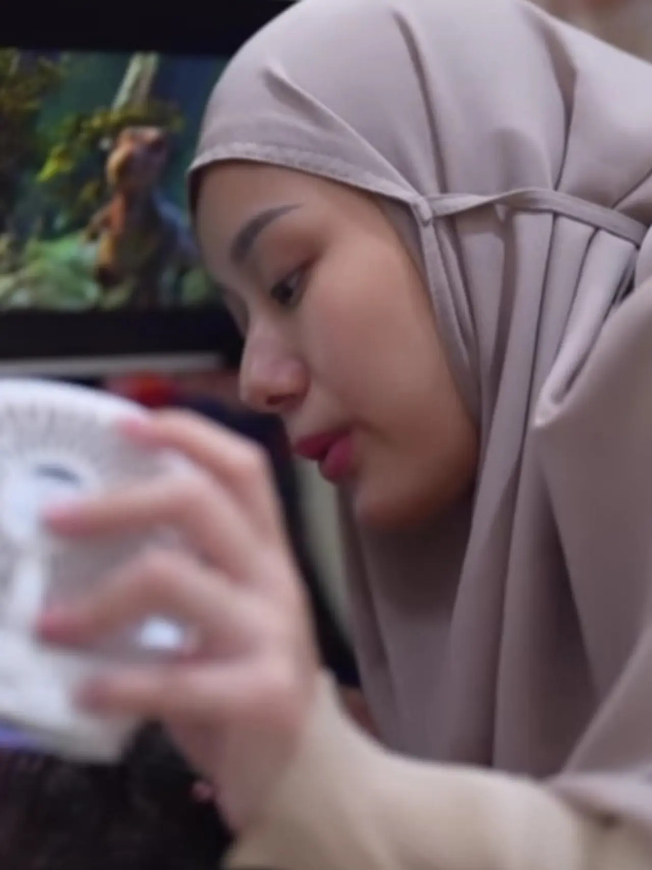 6 Potret Dinda Hauw dan Rey Mbayang Khitankan 2 Anaknya, Doa-doa Dipanjatkan ke Telinga Buah ...