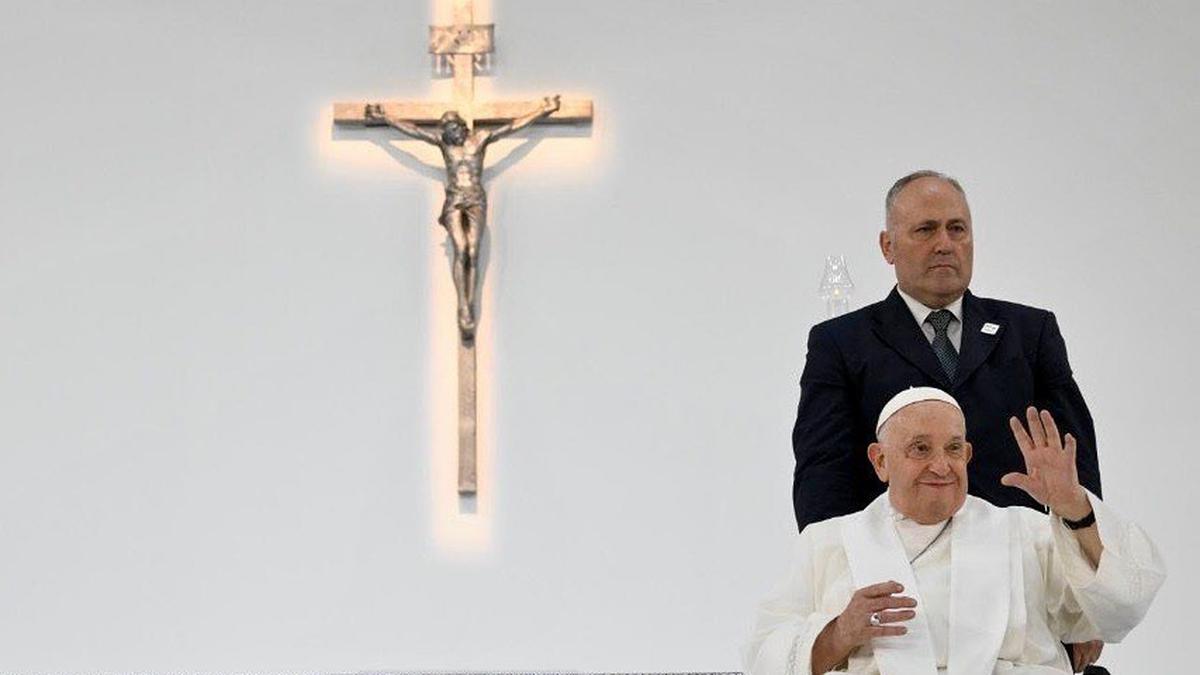 Paus Fransiskus Kenakan Jubah dengan Salib Nusantara Saat Misa Akbar, Jadi Sentuhan Etnik dalam ...