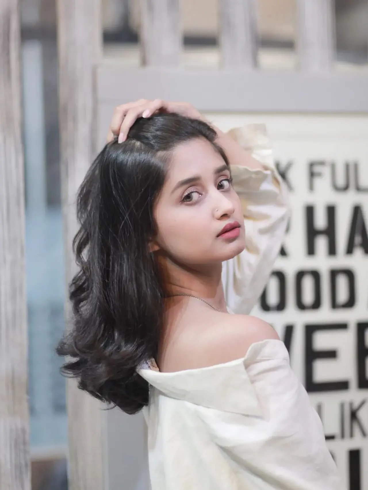 6 Potret Sehnaz Nabilah Menantu Epy Kusnandar, Blasteran Indonesia ...