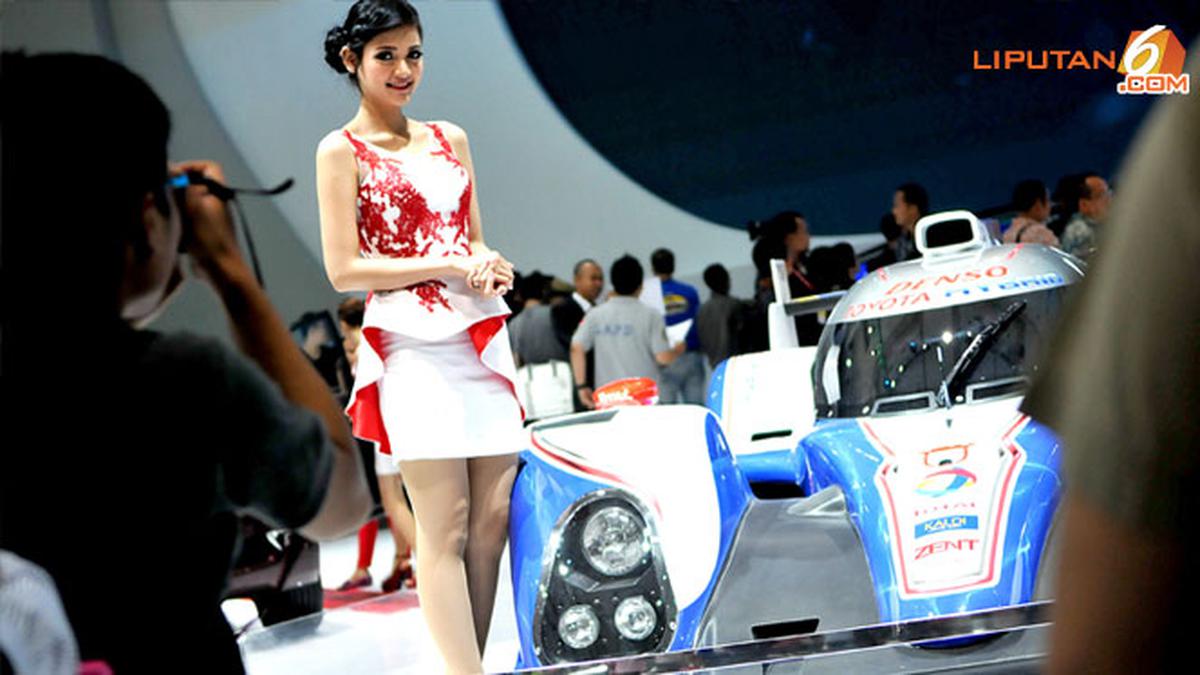 [FOTO] Neng-neng Manis di Deretan Mobil Trendi - Bisnis Liputan6.com