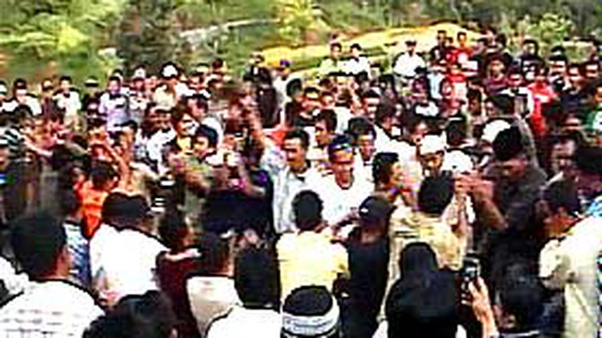 Ratik Tagak , Tradisi Warga Sikaladi Pariangan - News Liputan6.com