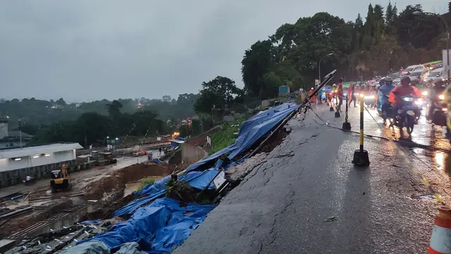 Diguyur Hujan Deras, Tebing Proyek Stasiun Batu Tulis Bogor Longsor - News Liputan6.com