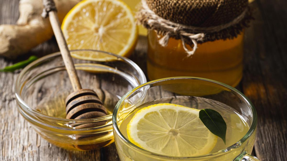 Resep Teh Lemon Madu Hangat untuk Teman Kue Kukus - Food Fimela.com