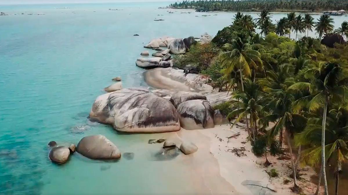 Melihat Batu-Batu Besar yang Pernah Jadi Benteng Pengintaian di Natuna ...