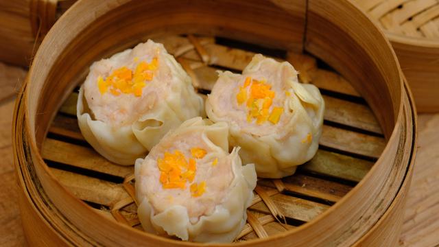 5 Resep Dimsum Ayam Kukus Lembut yang Enak Bergizi - Food Fimela.com