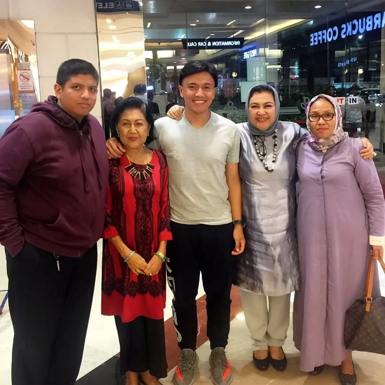 6 Potret Emilia Contessa Bareng Keluarga, Tinggalkan Kenangan Tak ...