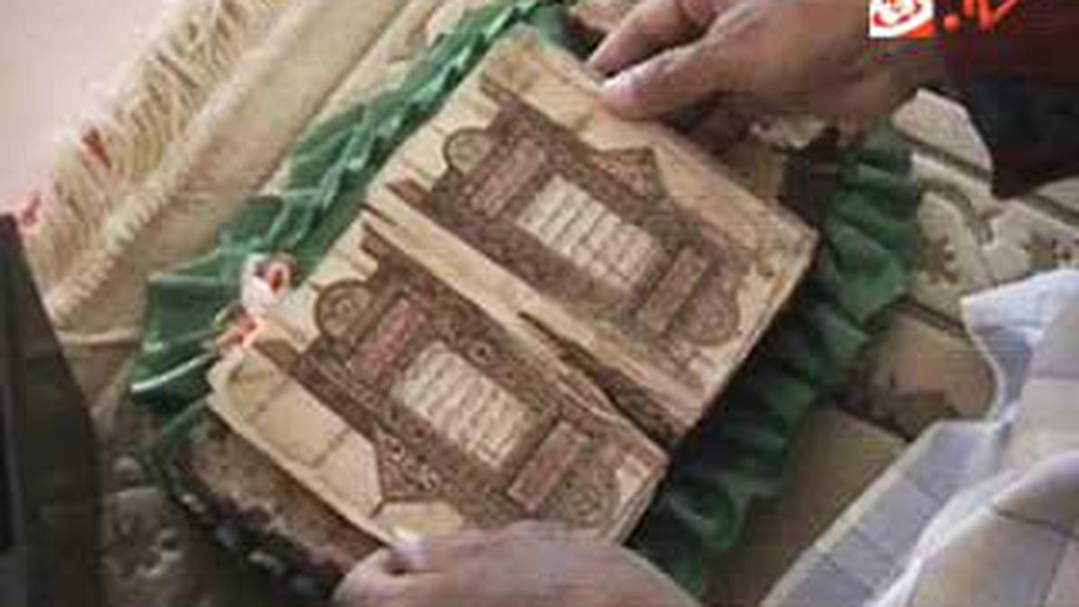 Alquran Tua Ditulis dengan Getah Pohon - News Liputan6.com