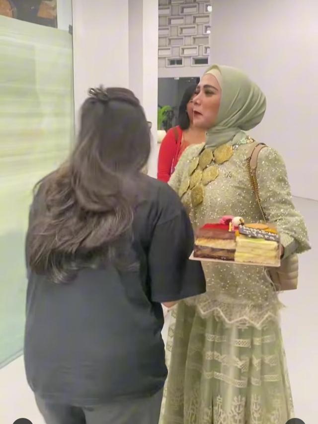 6 Potret Tiarani Savitri Putri Mulan Jameela Rayakan Ultah ke-23, Syok ...