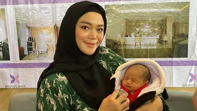 Sheza Idris Melahirkan Anak Kedua Melalui Proses Persalinan Normal ...