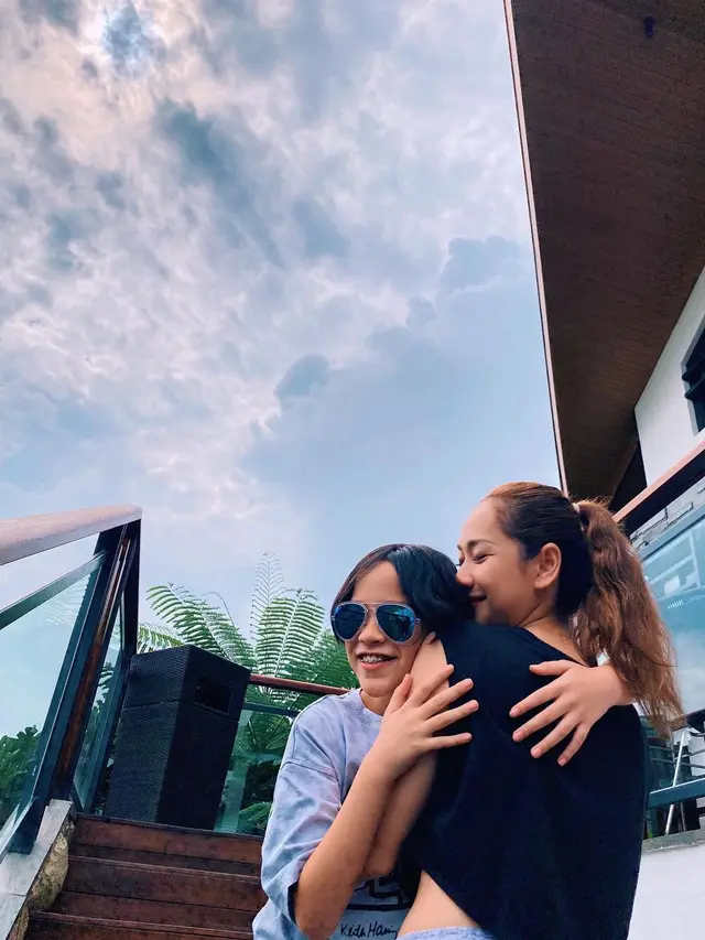 6 Potret BCL dan Noah Sinclair Kompak Kayak Kakak Adik, Dari Yoga ...