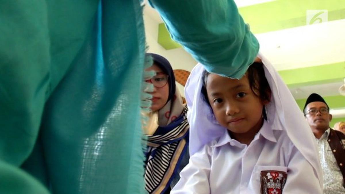 VIDEO: Hari Pertama Sekolah, Puluhan Murid Malah Dirukiah - Regional ...