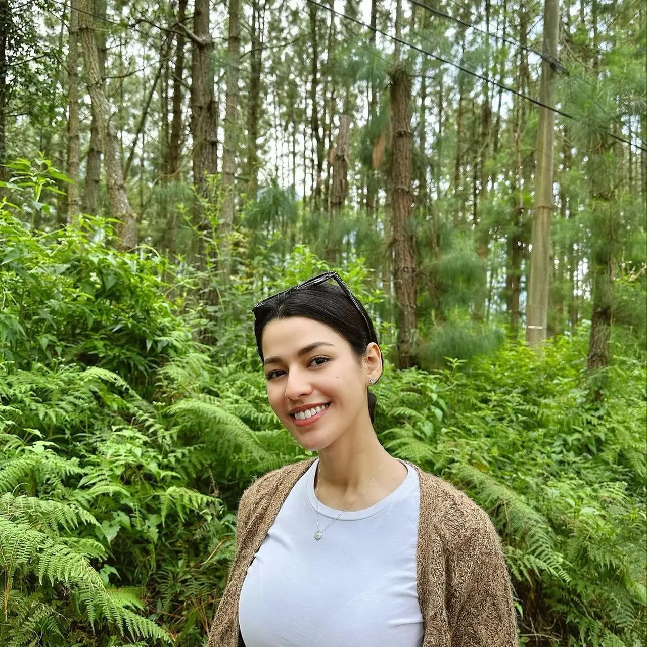 Pamer Buket Bunga Sudah Dilamar Kekasih, Ini 6 Potret Susan Sameh di ...