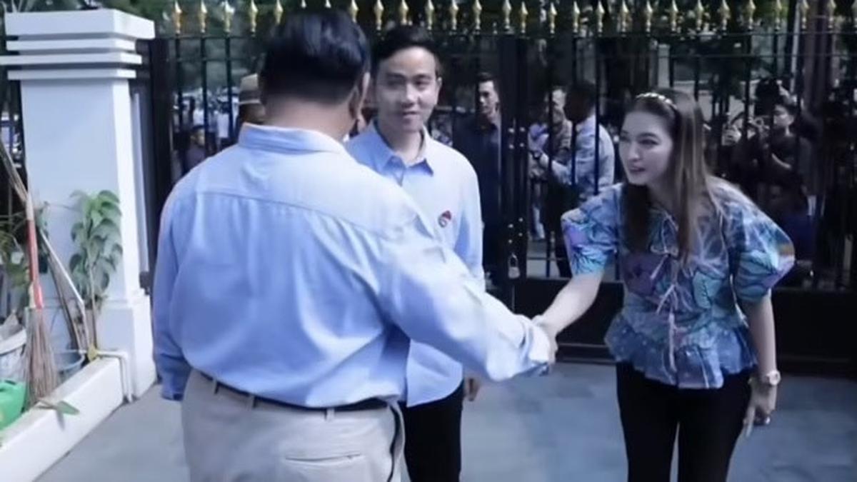 6 Tampilan Keluarga Jokowi Hadir di Deklarasi Prabowo-Gibran, dari Anak ...