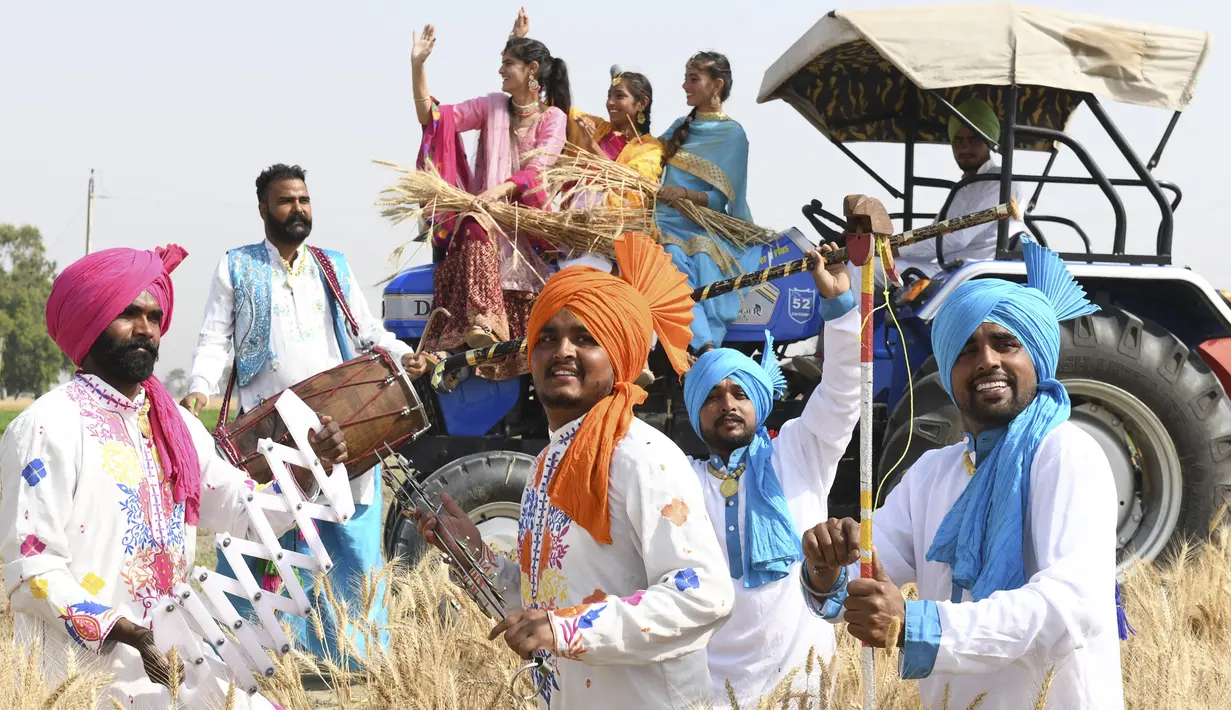 FOTO: Tarian Tradisional Rakyat Punjab Jelang Festival Panen Baisakhi ...