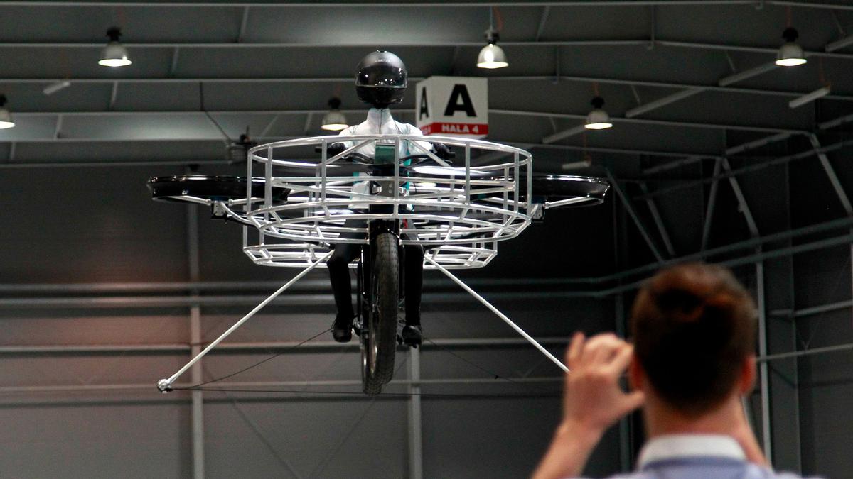 Teknisi Ciptakan Sepeda Terbang - Video Liputan6.com