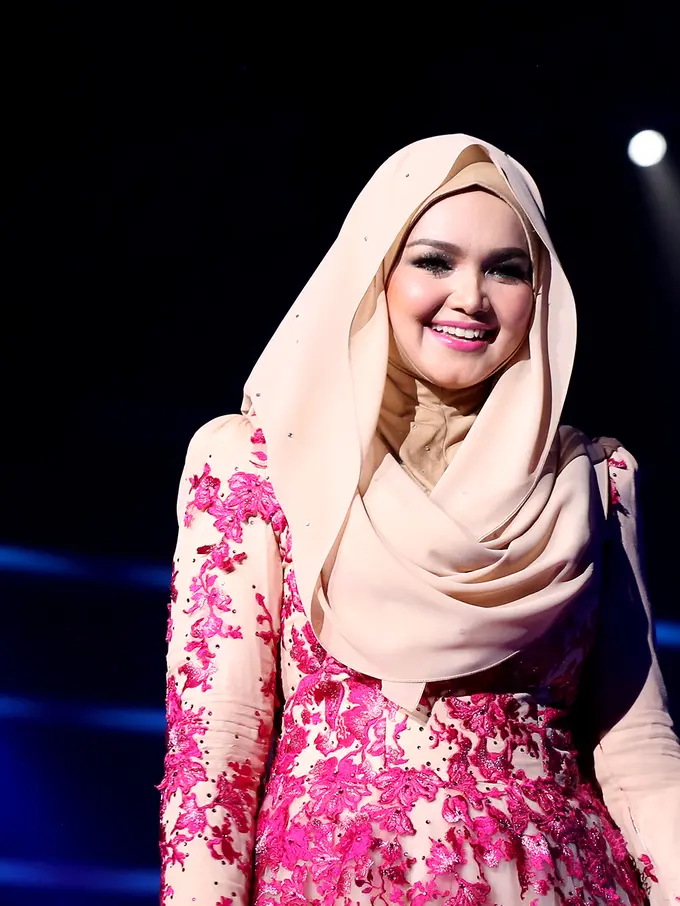 Merdunya Suara Siti Nurhaliza di Konser Raya 21 Indosiar - Entertainment Fimela.com