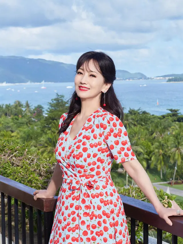 Potret Terbaru Angie Chiu Si Ular Putih, Tetap Jelita Jelang Usia 67 ...