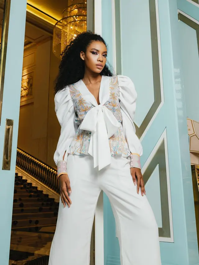 6 Karakter Kunci Film Nona Manis Sayange, Dibintangi Haico Van Der ...