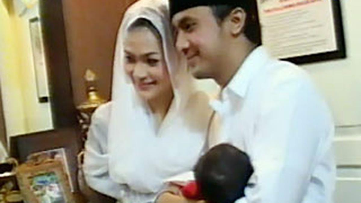 Lebaran Tak Terlupakan Hengky Kurniawan-Christy Jusung - ShowBiz Liputan6.com