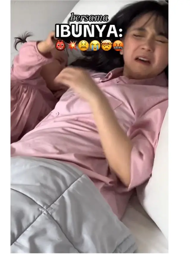 6 Potret Beda Ashilla Eks Blink Vs Suami saat Momong Anak, Mama Muda Relate - Hot Liputan6.com