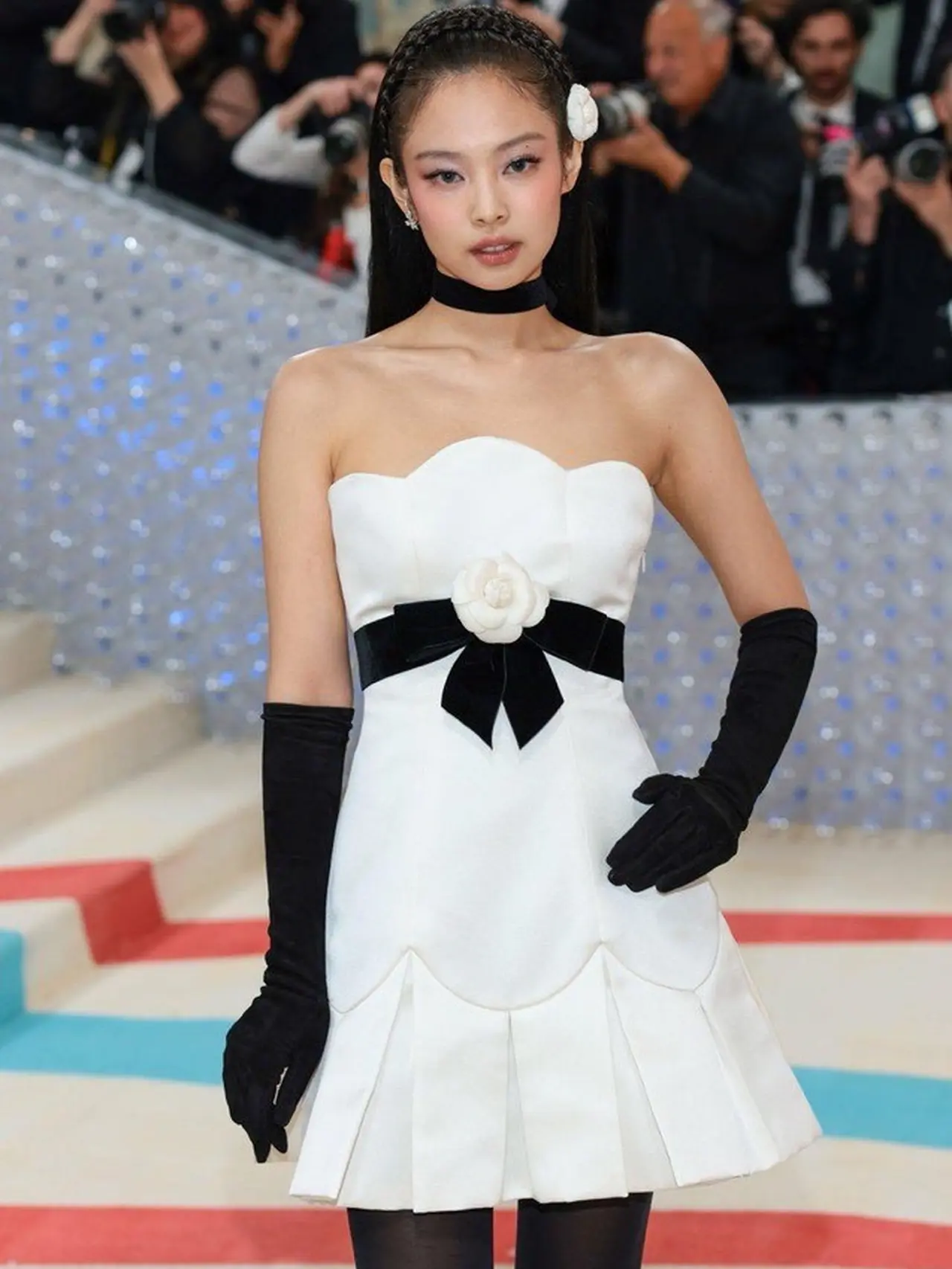 6 Pesona Jennie Blackpink untuk Pertama Kalinya Hadir di Met Gala ...