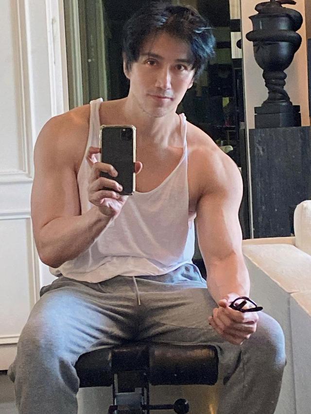 7 Potret Chuando Tan, Model Singapura yang Awet Muda di Usia 56 Tahun ...