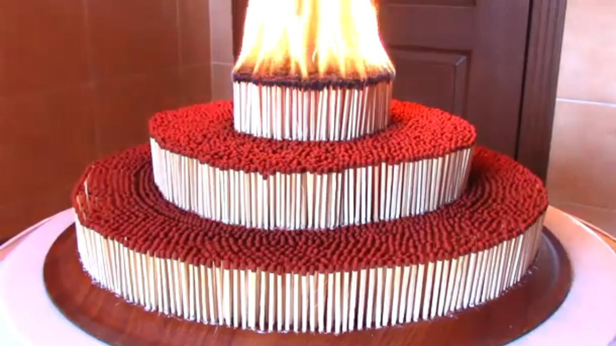 7.000 Batang Korek Api Dibakar dengan Efek Domino