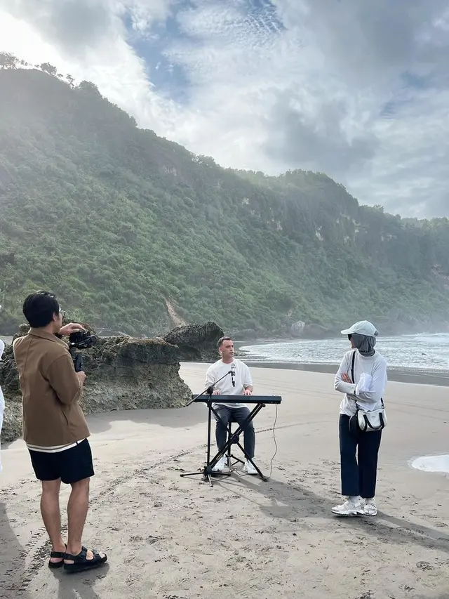 8 Potret Kebersaman Zaskia Adya Mecca dan Dave Moffatt, Kini Jadi ...