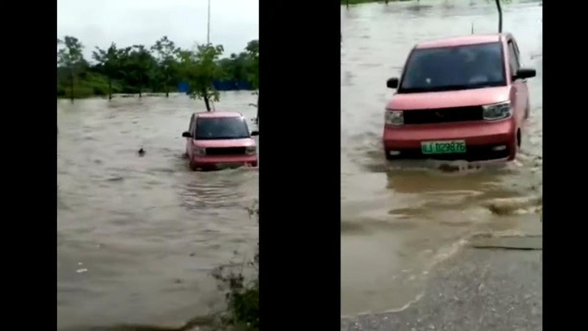 Aksi Mobil Listrik Wuling Menerjang Banjir, Aman Jaya Tanpa Korslet - Otomotif Liputan6.com