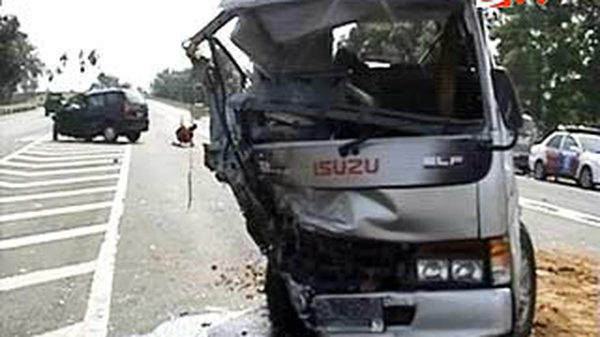 Korban Tabrakan Beruntun Dipindahkan - News Liputan6.com