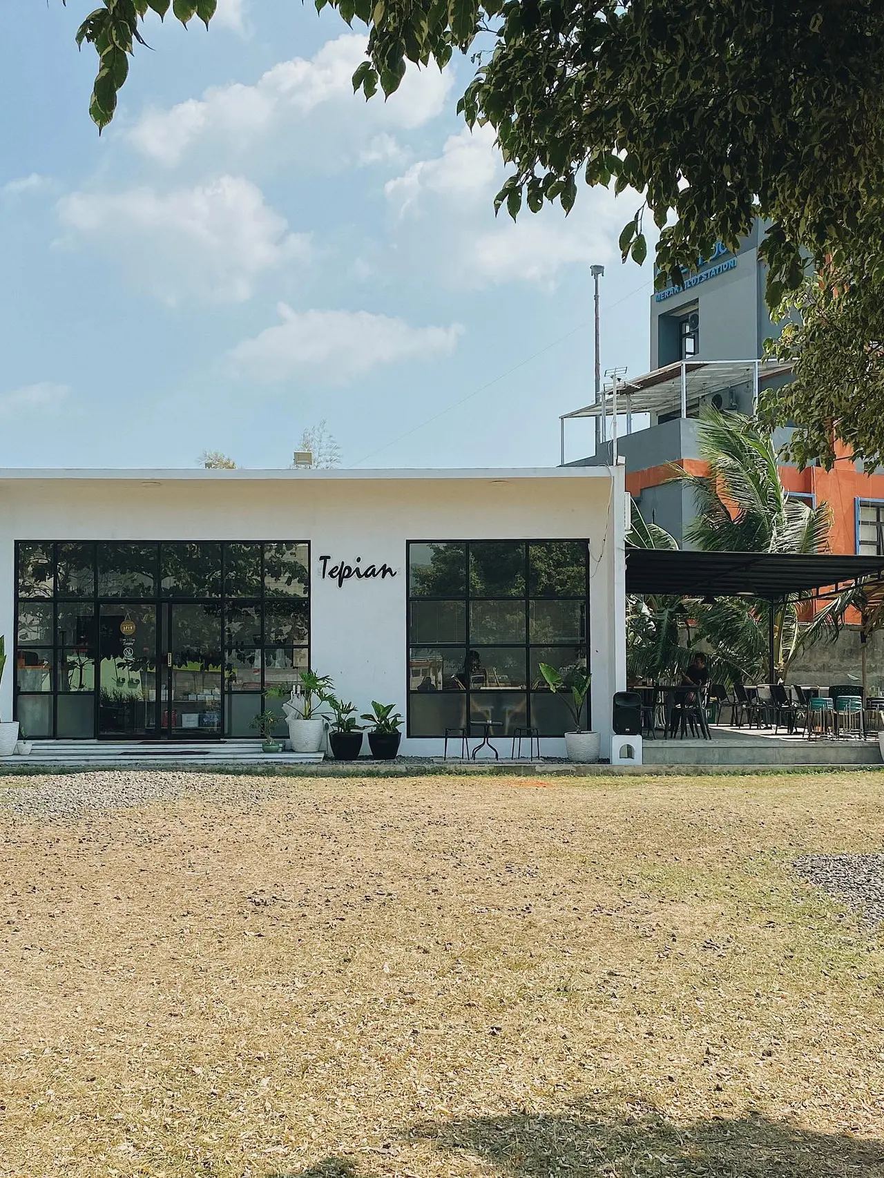 Kafe Tepian Merak Banten, Pilihan Tepat Kongko di Dekat Pantai ...