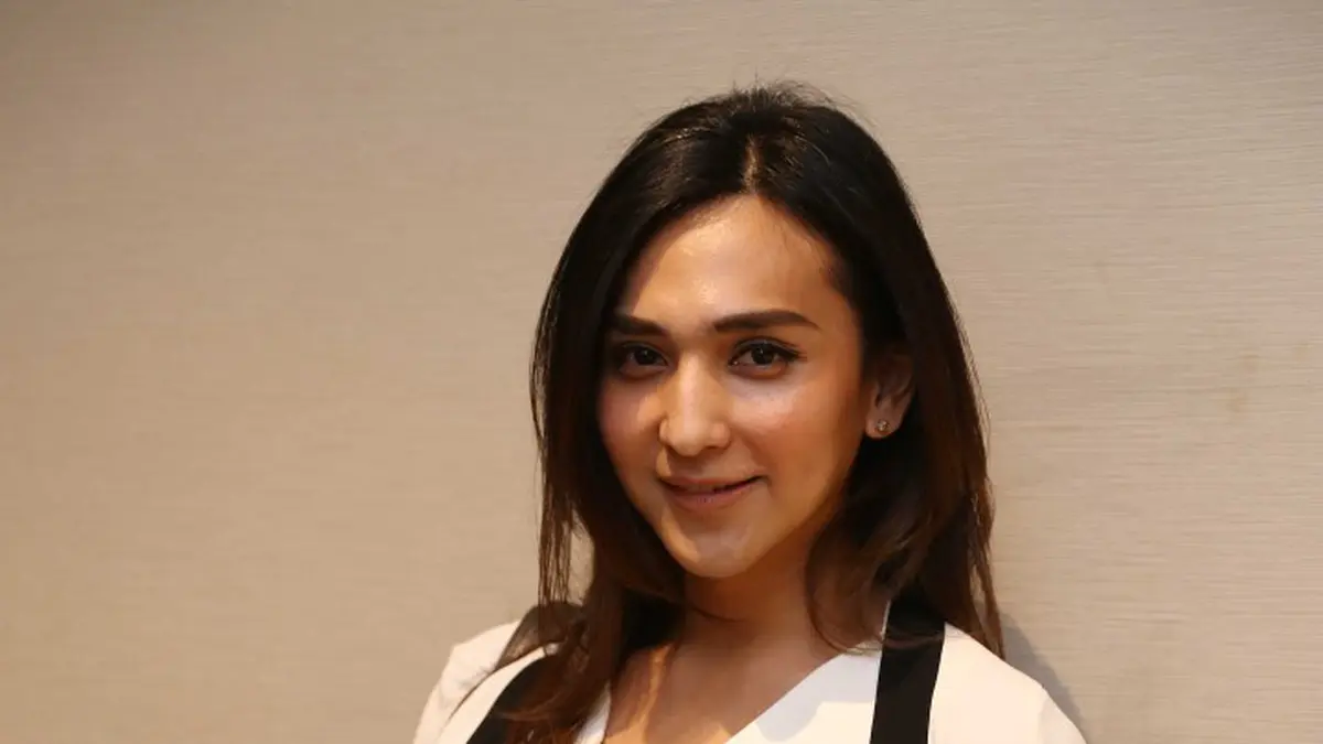 Dena Rachman: Jangan Lupa, Saya Juga Manusia! - Entertainment Fimela.com