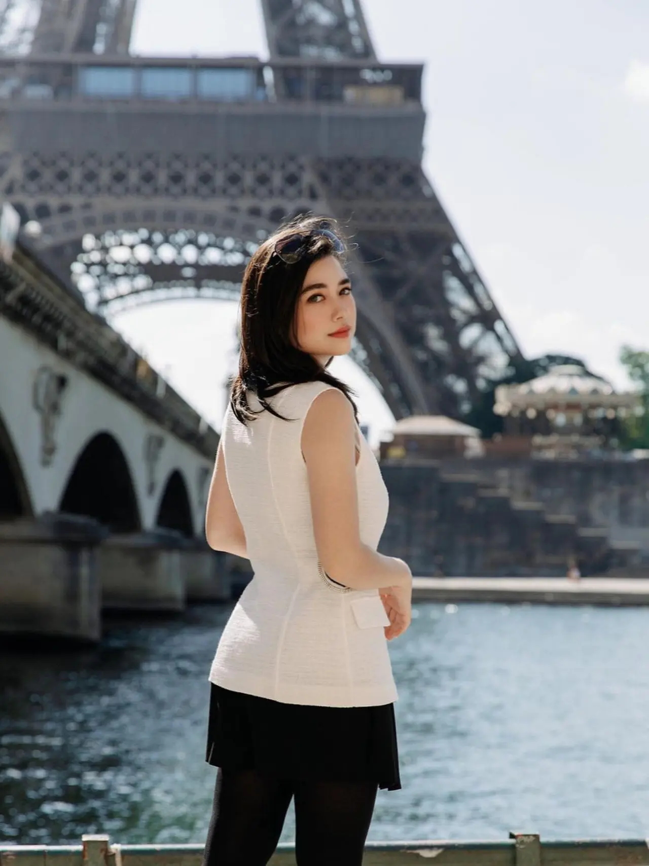 11 Gaya Menarik Amanda Rigby, Si Cantik Jawa-Inggris yang Wajahnya ...