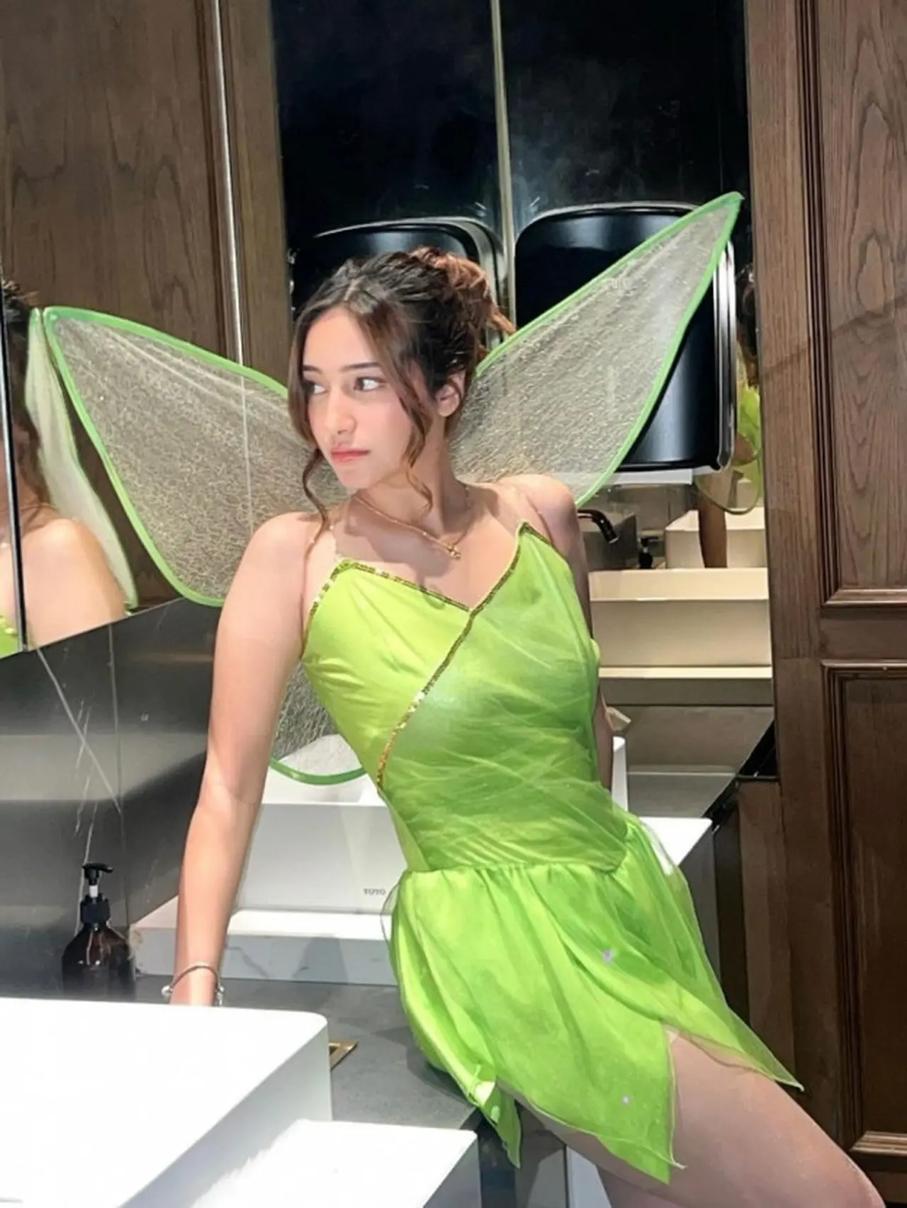 6 Potret Artis Pakai Busana Peri Bersayap, Luna Maya dan Fuji Bak Tinker Bell - Hot Liputan6.com
