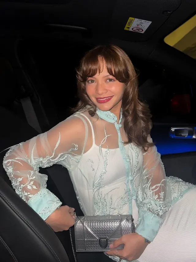 Tampil Cantik, Intip Potret Amel Carla di Acara Lamaran Thariq-Aaliyah ...