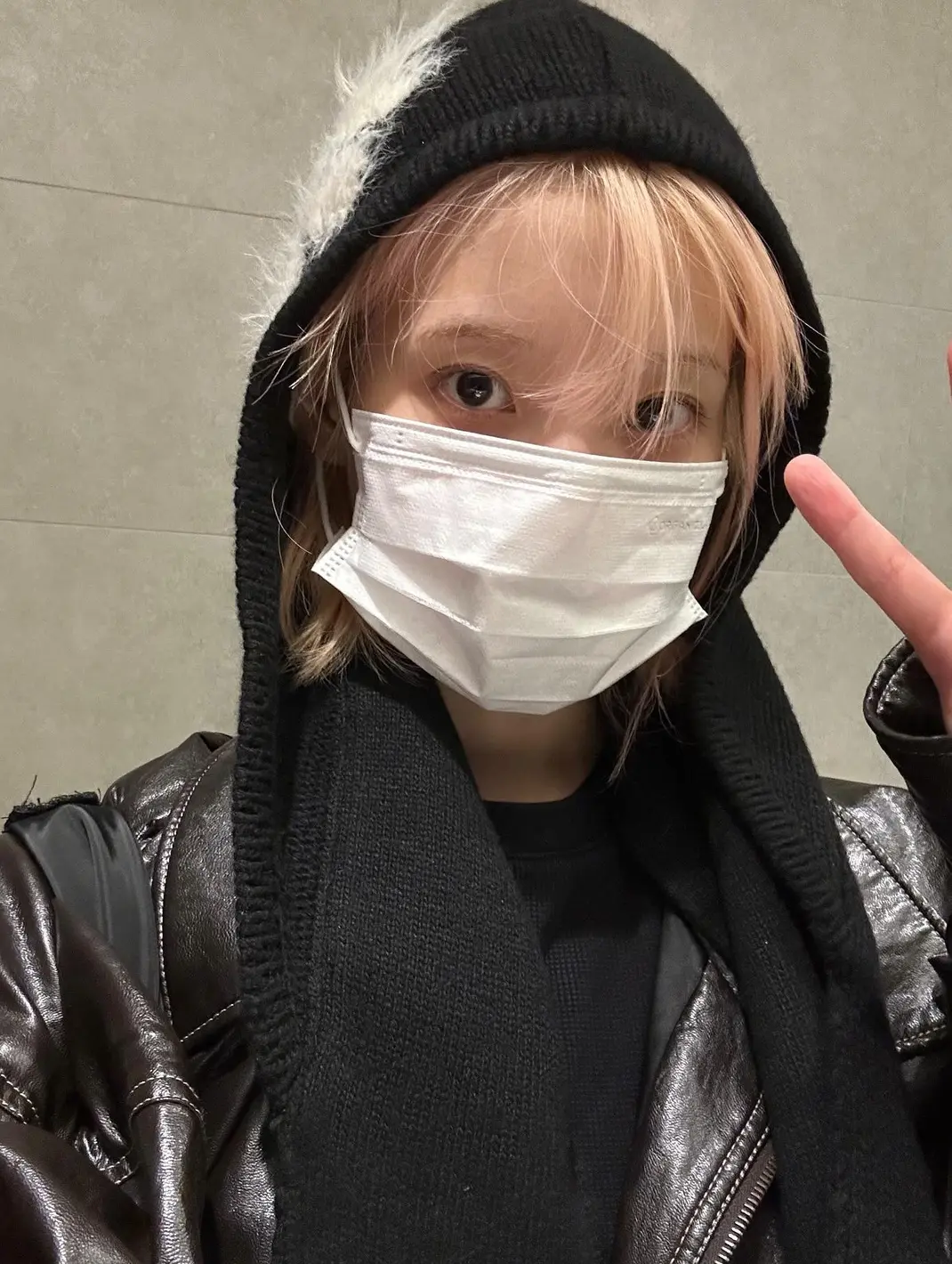 Penampilan Baru IU Jadi Sorotan dengan Pink Blonde Hair - Foto Liputan6.com
