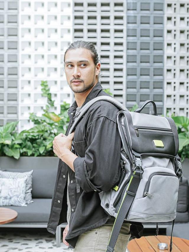 4 Potret Daniel Adnan dengan Rambut Baru Setelah Jadi Suami Tara Basro - ShowBiz Liputan6.com