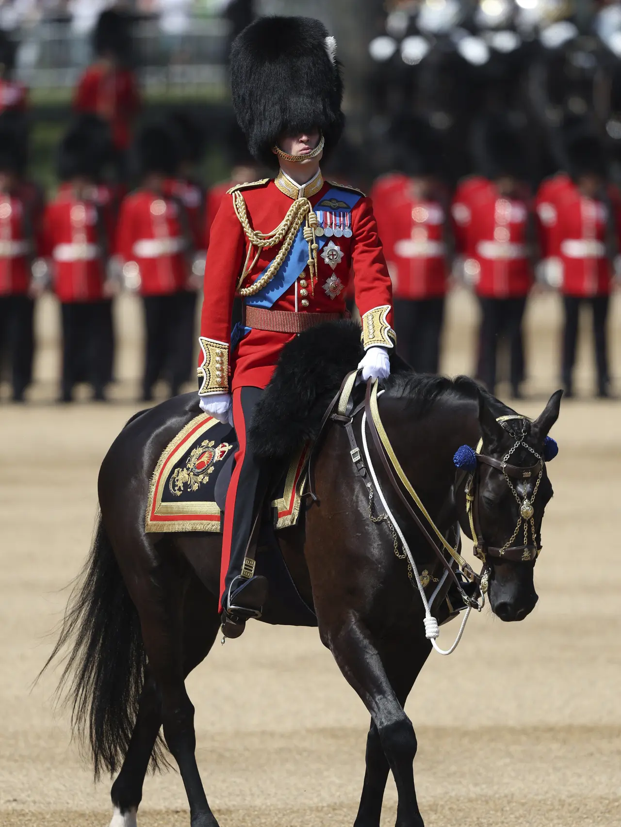 Tampilan Gagah Pangeran William Berseragam dan Naik Kuda Saat Latihan ...