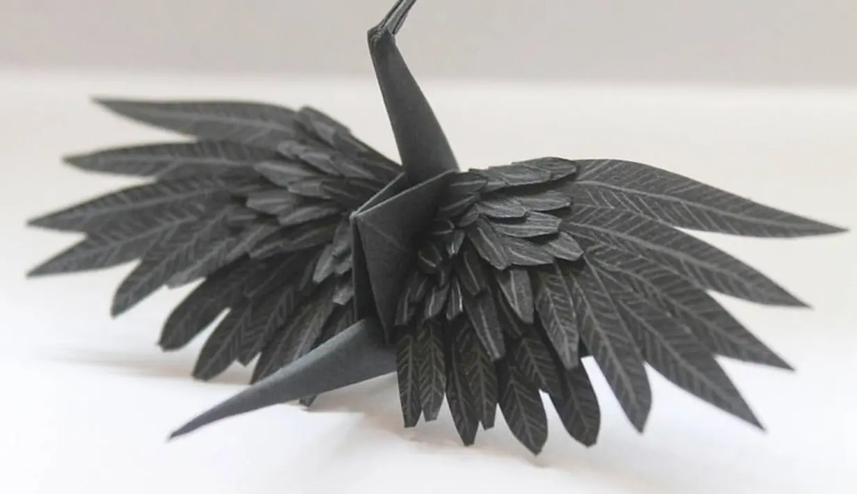 Buat Begitu Banyak Origami Burung, Seniman Ini Hias Sayapnya Jadi Super ...