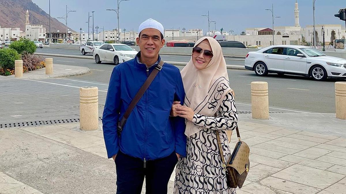Potret Meggy Wulandari Jalani Umrah Bersama Suami, Makin Harmonis