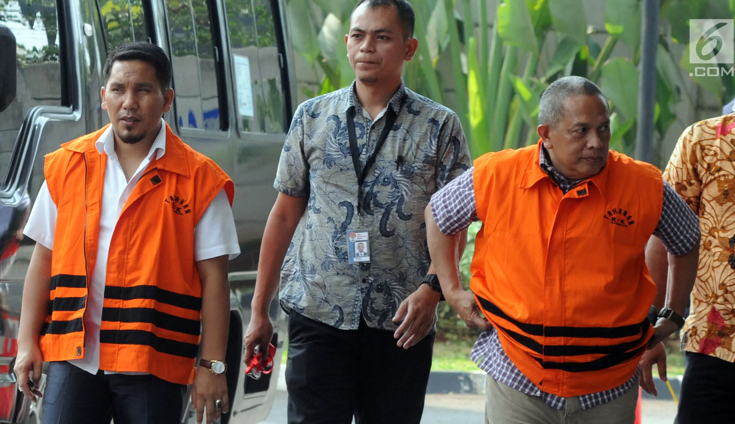 FOTO: KPK Periksa Dua Tersangka Ahmadi dan Anjas Asmara - Foto Liputan6.com