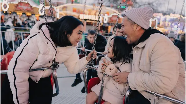 Kunjungi Winter Wonderland di London, Ini 7 Potret Kebersamaan Gading ...