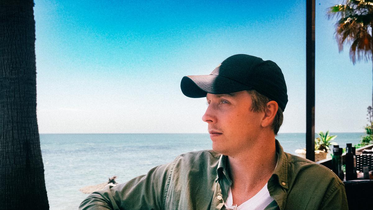 Musisi Swedia Ehrling Pernah Jadi Backpacker di Indonesia 10 Tahun Lalu ...