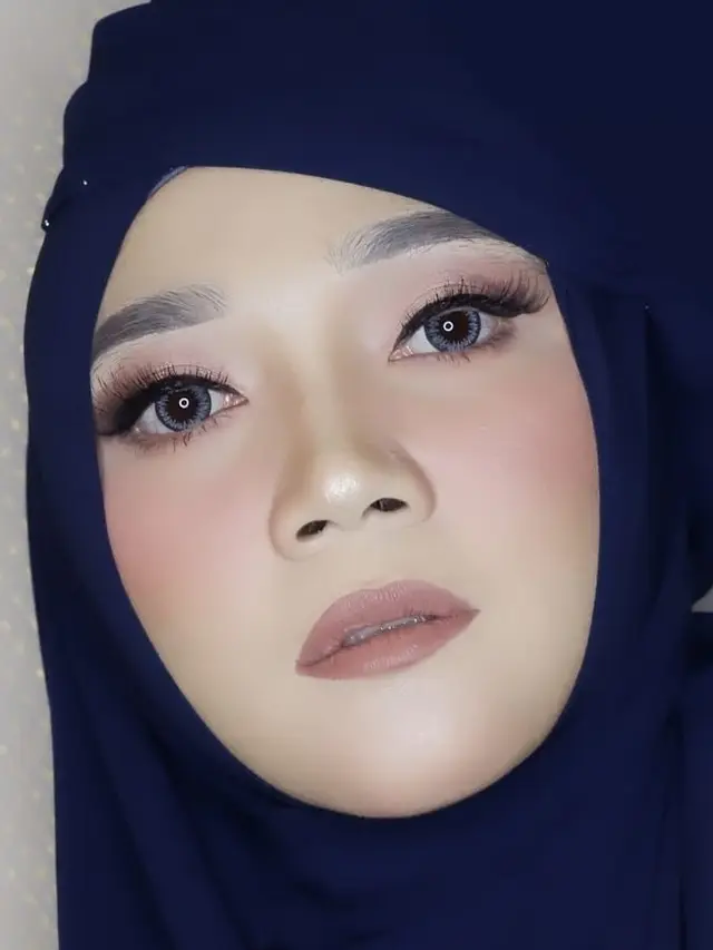 Lama Tak Muncul di Layar Kaca, Ini 6 Potret Terbaru Sulis dengan Makeup Tebal - Hot Liputan6.com