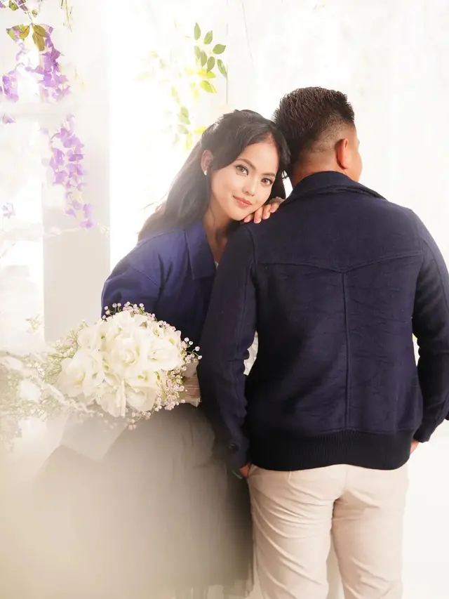 7 Potret Putri Isnari Prewed Usai Pasang Foto Berlatar Biru, Segera Menikah - Hot Liputan6.com